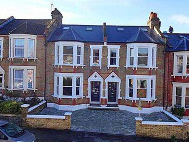 5 Bedrooms for sale in Heathwood Gardens, London SE7