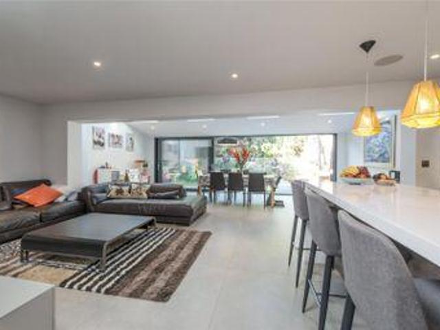 5 Bedrooms for sale in Queensmere Road, London SW19