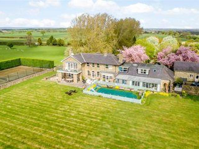 5 Bedrooms for sale in Tarn Lane, Leeds LS17