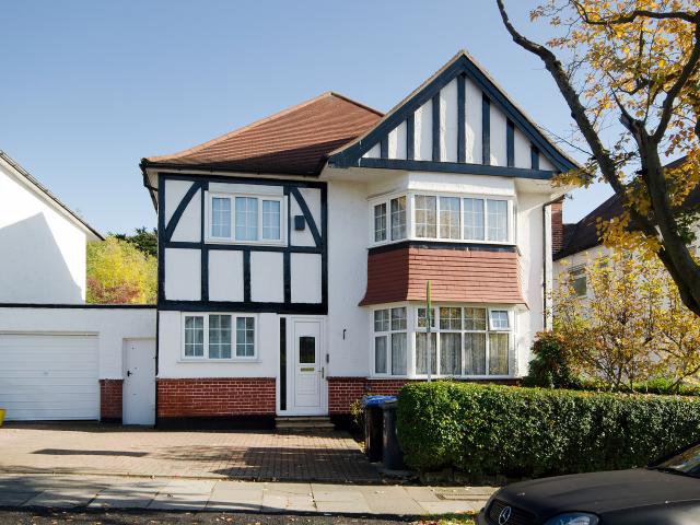 5 Bedrooms House detached for Rent in Barn Rise | Foxtons