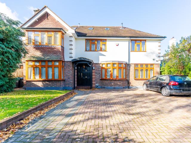 5 Bedrooms House detached for Rent in Castlemaine Avenue | Foxtons