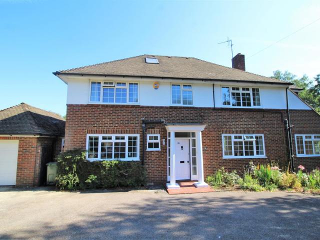 5 Bedrooms House Detached To Let