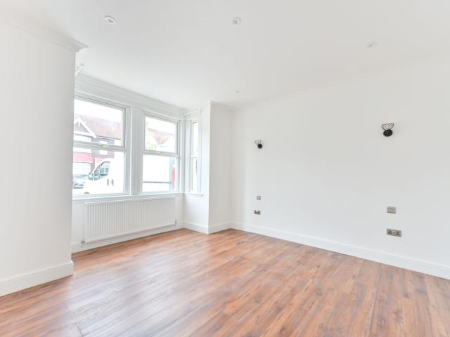 5 Bedrooms House for Rent in Swinderby Road | Foxtons