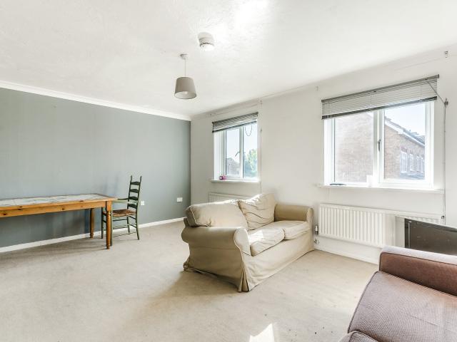 4 Bedrooms House for Rent in Wilkins Close | Foxtons