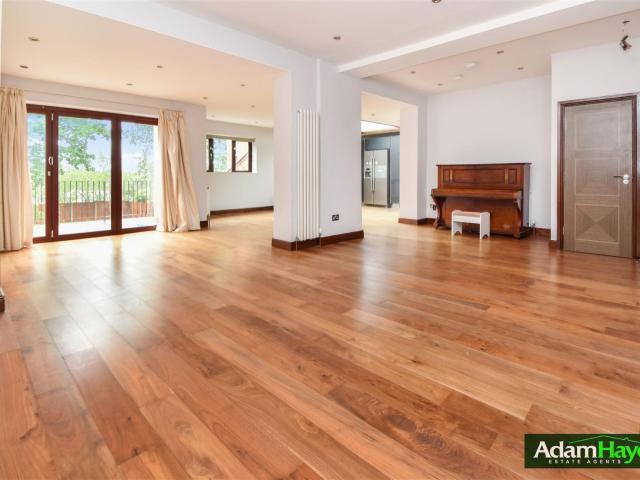 5 Bedrooms House Semi Detached To Let