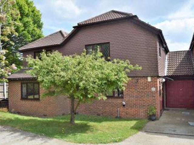 5 Bedrooms Link detached house for sale in Columbine Close, Rochester ME2