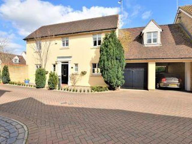 5 Bedrooms Link detached house for sale in Worrin Road, Flitch Green, Dunmow CM6