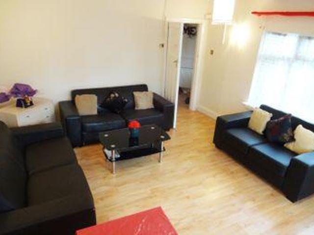 5 Bedrooms Semi detached bungalow for rent in Forty Close, Wembley HA9