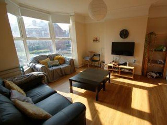 5 Bedrooms Semi detached house for rent in Cardigan Lane, Hyde Park, Leeds LS6