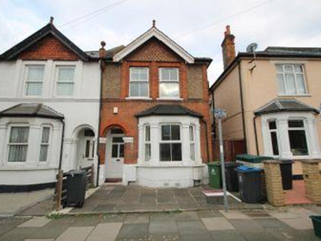 5 Bedrooms Semi detached house for rent in Chatham Road, Norbiton, Kingston Upon Thames KT1