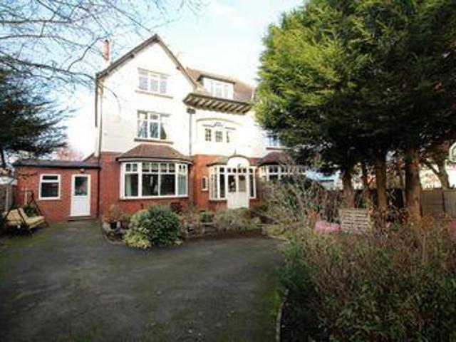 5 Bedrooms Semi detached house for rent in Arncliffe Road, West Park LS16