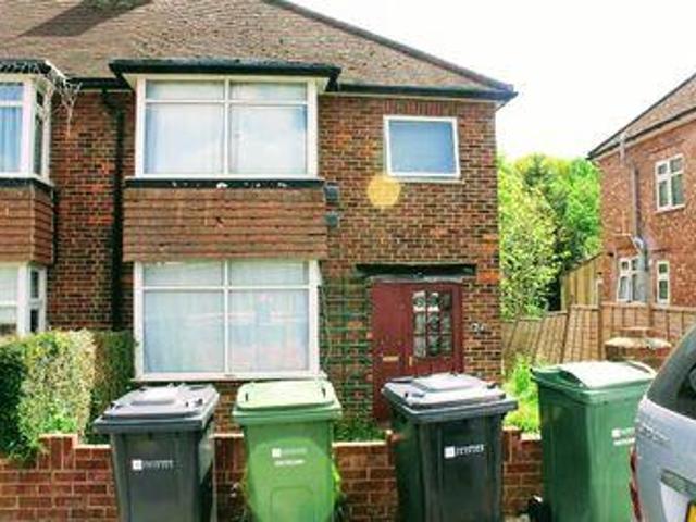5 Bedrooms Semi detached house for rent in Ash Grove, Guildford GU2