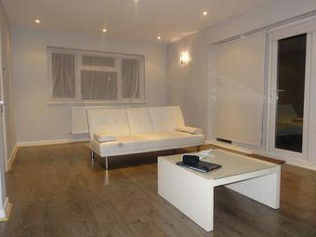 5 Bedrooms Semi detached house for rent in Avondale Road, South Croydon CR2