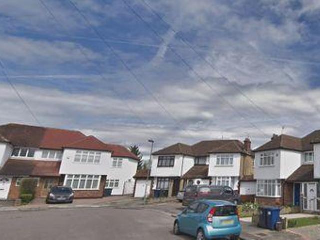 5 Bedrooms Semi detached house for rent in Beulah Close, Edgware HA8