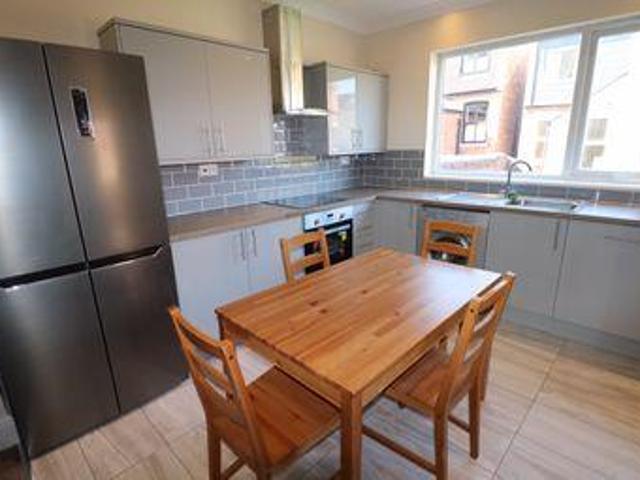 5 Bedrooms Semi detached house for rent in Douglas Road, Nottingham NG7