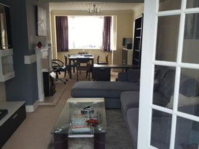 5 Bedrooms Semi detached house for rent in Dilston Road, Leatherhead KT22