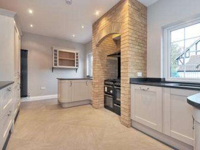 5 Bedrooms Semi detached house for rent in Foxley Lane, Purley CR8