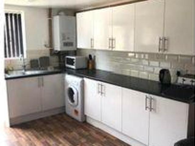 5 Bedrooms Semi detached house for rent in Friars Avenue, Northampton NN4