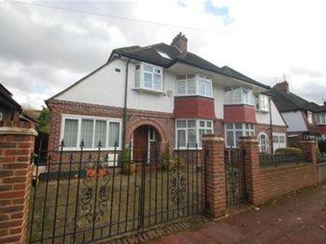 5 Bedrooms Semi detached house for rent in Holland Avenue, London SW20