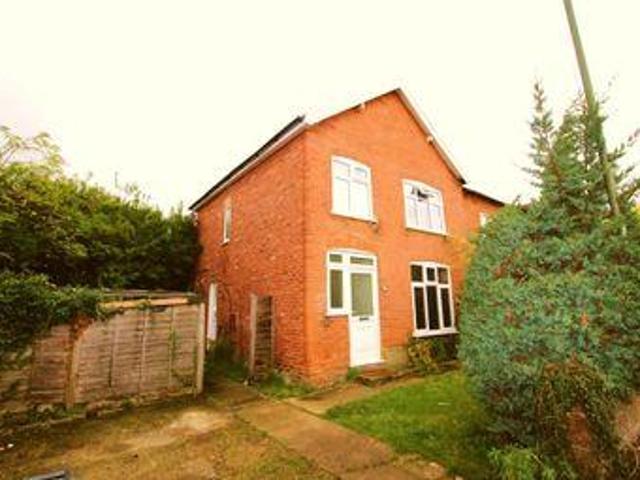 5 Bedrooms Semi detached house for rent in Laurel Avenue, Englefield Green, Egham TW20