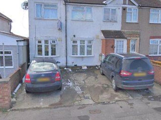 5 Bedrooms Semi detached house for rent in Laburnum Road, Hayes UB3