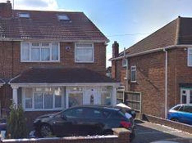 5 Bedrooms Semi detached house for rent in Laburnum Road, Hayes UB3
