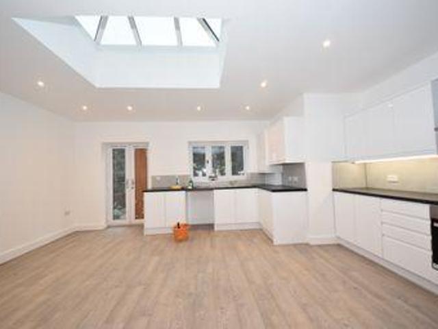 5 Bedrooms Semi detached house for rent in Lansdowne Road, Ilford Essex IG3