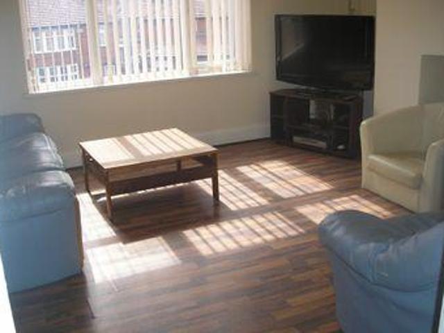 5 Bedrooms Semi detached house for rent in Mauldeth Road, Fallowfield, Manchester M14