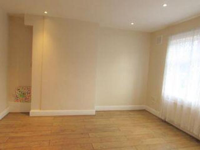 5 Bedrooms Semi detached house for rent in Merlin Crescent, Edgware, Middlesex HA8