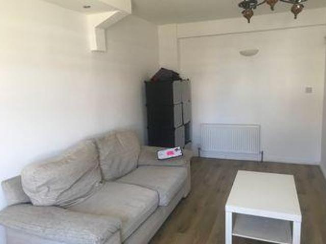 5 Bedrooms Semi detached house for rent in North Road, West Drayton UB7
