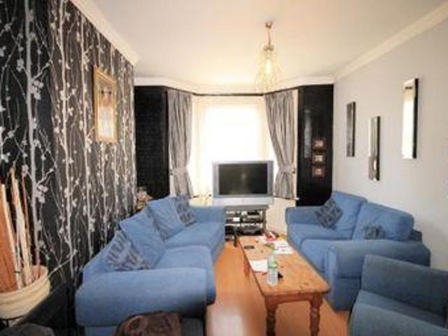 5 Bedrooms Semi detached house for rent in Saville Road, Chadwell Heath RM6