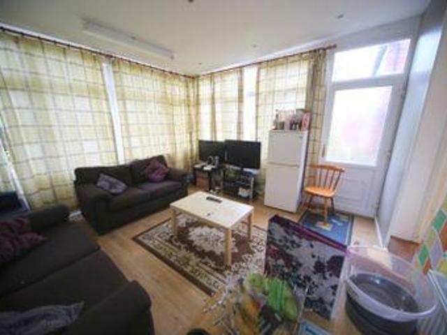 5 Bedrooms Semi detached house for rent in Spring Bank Crescent, Headingley, Leeds LS6