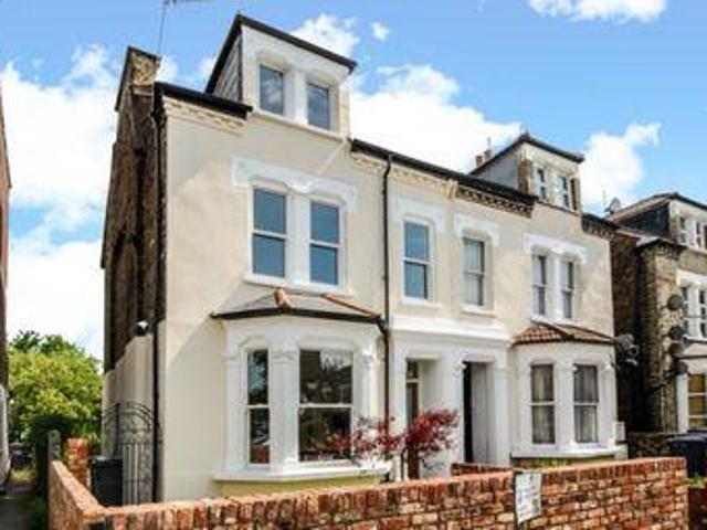 5 Bedrooms Semi detached house for rent in Station Road, London N3