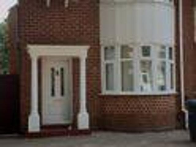 5 Bedrooms Semi detached house for rent in Pendragon Road, Birmingham B42