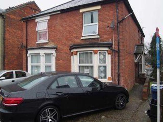 5 Bedrooms Semi detached house for rent in Roberts Road, High Wycombe HP13