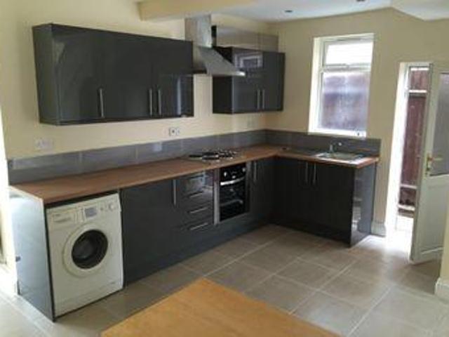 5 Bedrooms Semi detached house for rent in Raeburn Road, Leicester LE2