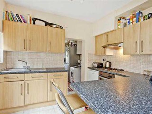 5 Bedrooms Semi detached house for rent in Worthington Road, Tolworth, Surbiton KT6