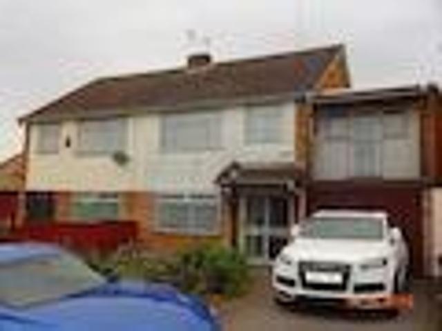 5 Bedrooms Semi detached house for rent in Weaver Road, Leicester LE5
