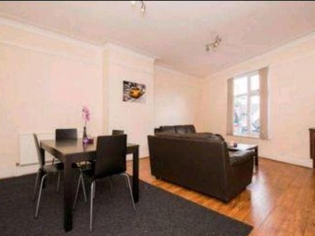5 Bedrooms Semi detached house for rent in Wilmslow Rd, Manchester M14