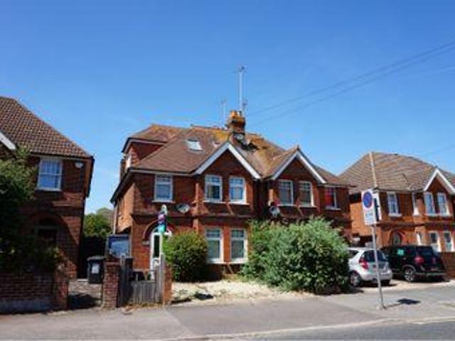 5 Bedrooms Semi detached house for rent in Winchester Road, Basingstoke RG21