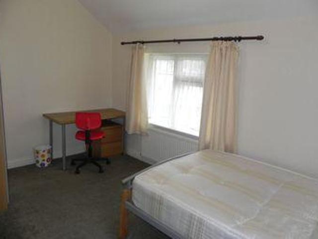 5 Bedrooms Semi detached house for rent in The Chase, Guildford GU2