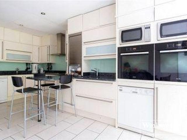 5 Bedrooms Semi detached house for rent in The Vale, London NW11