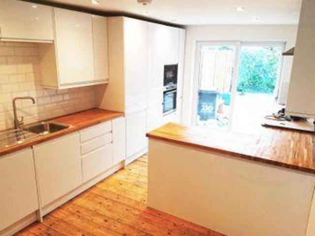 5 Bedrooms Semi detached house for rent in Trundleys Road, London SE8