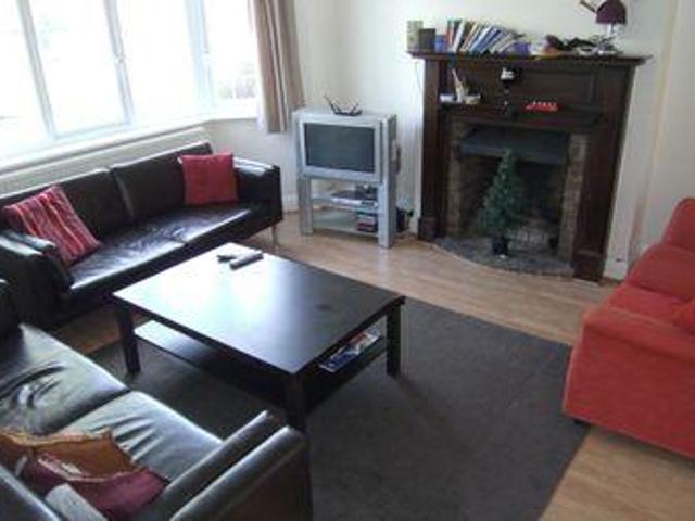 5 Bedrooms Semi detached house for rent in Very Near Acton Town Tube, Acton Town W3