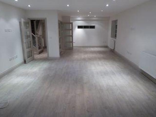 5 Bedrooms Semi detached house for rent in Vivian Way, London N2