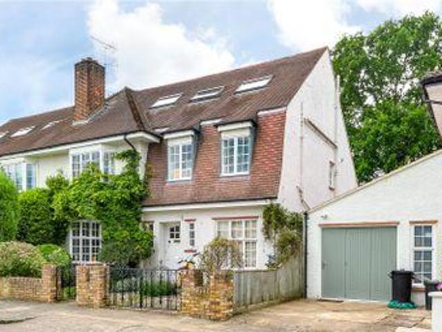 5 Bedrooms Semi detached house for rent in York Avenue, London SW14