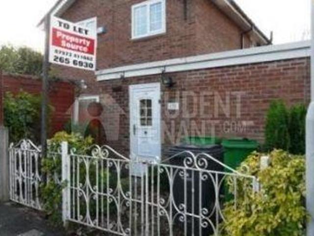 5 Bedrooms Semi detached house for rent in Yew Tree Road, Manchester, Greater Manchester M14