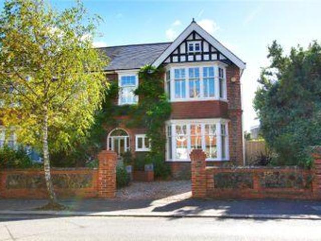 5 Bedrooms Semi detached house for sale in Cowper Road, Worthing, West Sussex BN11