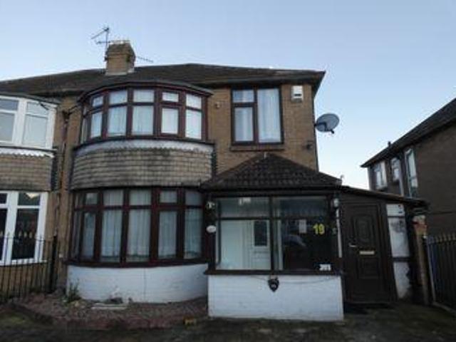 5 Bedrooms Semi detached house for sale in Carr Manor Avenue, Leeds LS17