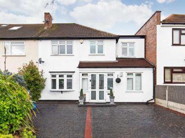 5 Bedrooms Semi detached house for sale in Charnwood Drive, London E18